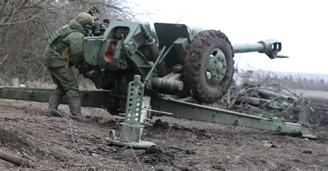 Минобороны РФ показало как бойцы уничтожают позиции ВСУ из гаубиц Д‑30 РИАМО
