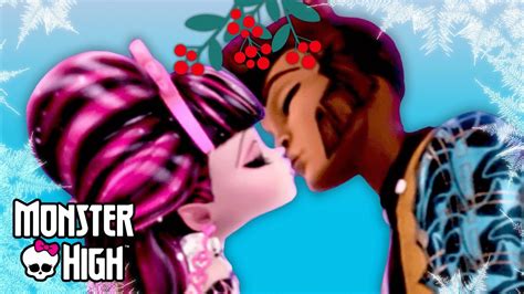Monster High Dress Up Kissing