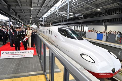 新幹線「希望へのシンボルに」 武雄温泉駅で出発式 西九州新幹線開業 行政・社会 佐賀県のニュース 佐賀新聞