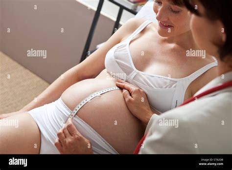 Fundal Height Hi Res Stock Photography And Images Alamy