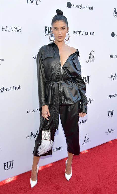 Si Swimsuit Model Nicole Williams English In Images