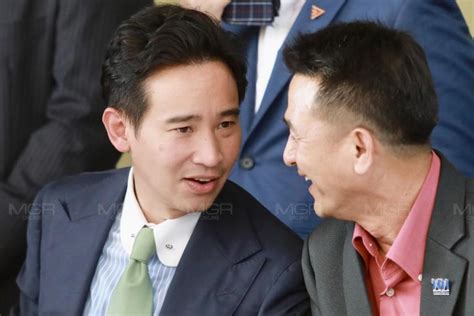 Photo Gallery ชลน่าน พิธา โชว์หวานประกบมือรูปหัวใจ ให้คำมั่น เพื่อไทย ไม่ทิ้ง ก้าวไกล ลั่น