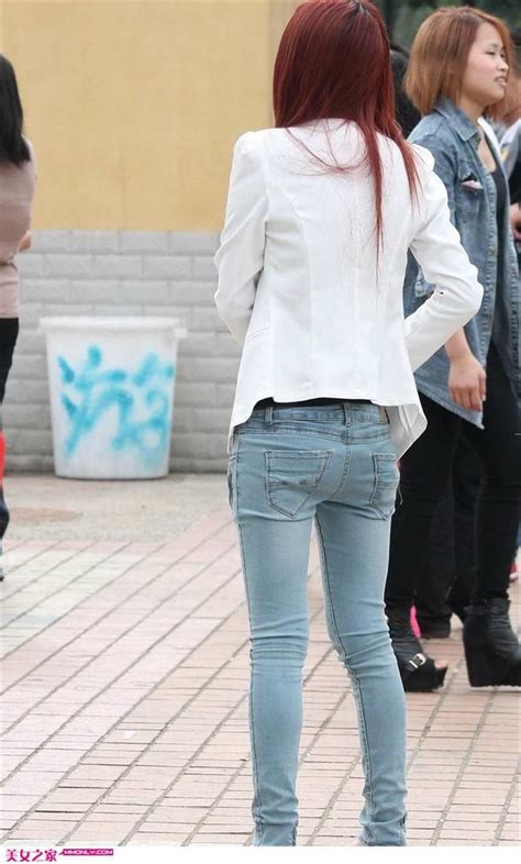 迷人背影的牛仔裤美女街拍吧 女人吧