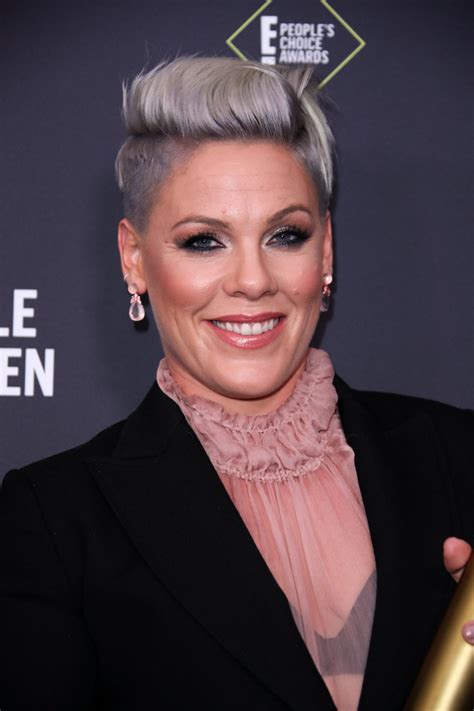 Pink Honors Her Late Father On Her New Album And Its Hard To Hold Back Tears Bright Side