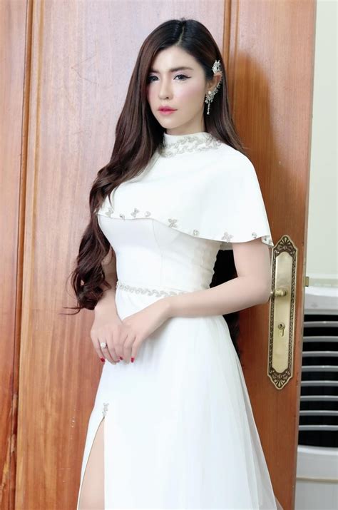 ផ្ទុះការសរសេីរ សុខ ពិសី ច្រៀងផ្ទាល់មួយបទនេះ ពីរោះខ្លាំង មានវីដេអូ Khmerload Cambodia Latest