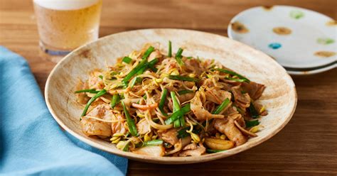 野菜たっぷり！ コク旨「豚キムチ炒め」の作り方〈家飲みおつまみレシピ〉 イエノミスタイル 家飲みを楽しむ人の情報サイト