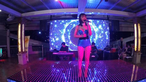 Bản tình ca anh còn nợ em vô cùng sex si hát trên du thuyền tư thành phố này bác đã ra đi