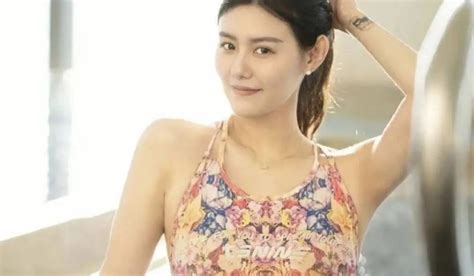 รวมรูปภาพของ ดราม่าอะไรก่อน หลิวเซียง อดีตเงือกสาวโดนกระหน่ำสวมชุดว่ายน้ำทำคอนเทนต์เล่นน้ำ