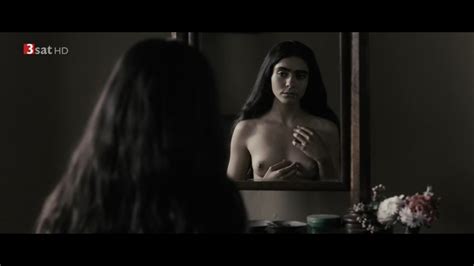 Pegah Ferydoni Nue Dans Zanan E Bedun E Mardan