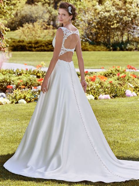 Modern Royalty Wedding Dresses Inspired By The Royal Engagement