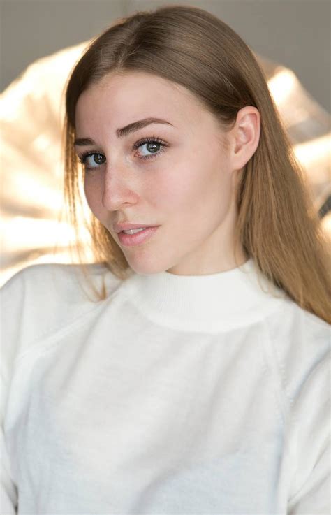 Cute Juliet Martine Model Sets Foto