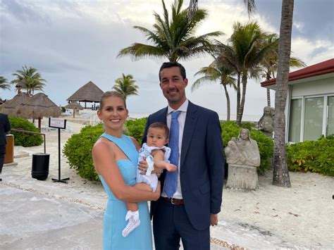 Cameron Mcnab Líder En Los Negocios Héroe En Casa