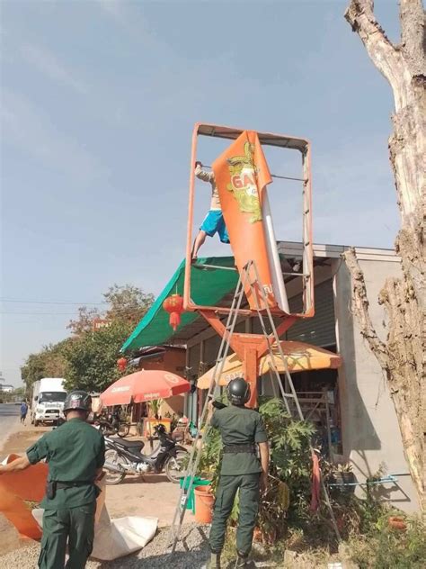 “លើកមួយរើមួយ” អាជ្ញាធរស្រុកមង្គលបូរី មិនអនុញ្ញាតឱ្យលើកស្លាកផ្សព្វផ្សាយពាណិជ្ជកម្ម