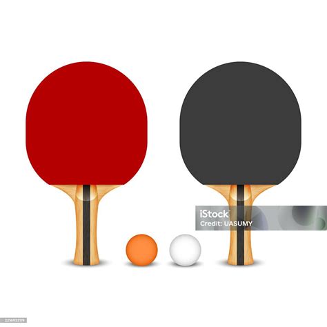 빨간색과 검은 색 고무 표면과 나무 손잡이와 주황색과 흰색 공이 흰색 배경 현실적인 3d 벡터 클립 아트 스포츠 장비 탁구 패들에 고립 된 탁구 라켓 탁구공에 대한 스톡