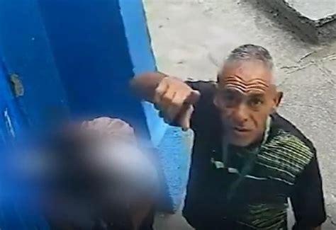 Homem é Flagrado Assediando Adolescente Em Porta De Escola Sbt News