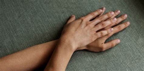 Bukan Hanya Pakai Minyak Kelapa Ini Trik Hilangkan Kerutan Di Jari Hanya Pakai 2 Bahan Alami