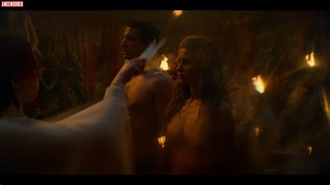 Голая Жанна Goursaud в Barbarians