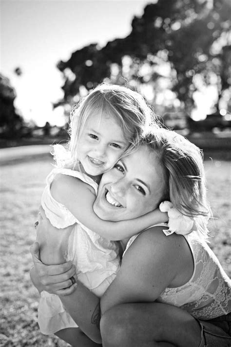 31 Impossibly Sweet Mother Daughter Photo Ideas Mother Daughter