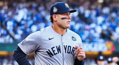 “definitely Uneasy” Anthony Rizzo Opens Up About Challenging Yankees