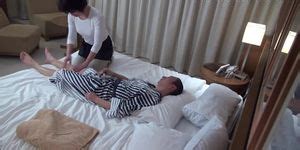 Japanese Hotel Massage Mature Masseuse Gives Handjob