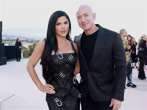 Jeff Bezos Fiancée Did A Vogue Photoshoot Inside The 10000 Year