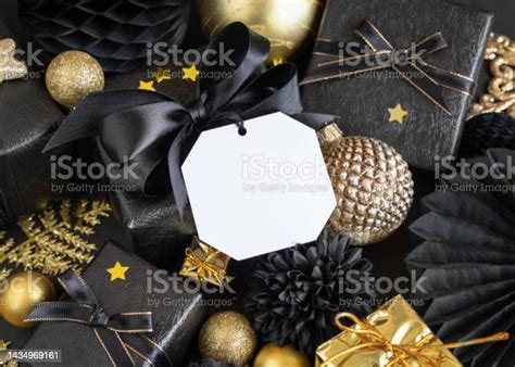 검은 색과 황금 크리스마스 선물 상자 및 장식품 사각형 선물 태그 모형 0명에 대한 스톡 사진 및 기타 이미지 0명 검은색 공란 Istock