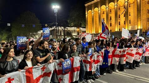 რუსული კანონის წინააღმდეგ აქციის მონაწილეები სასამართლომ 5 000 2 500 და 2 400 ლარით დააჯარიმა