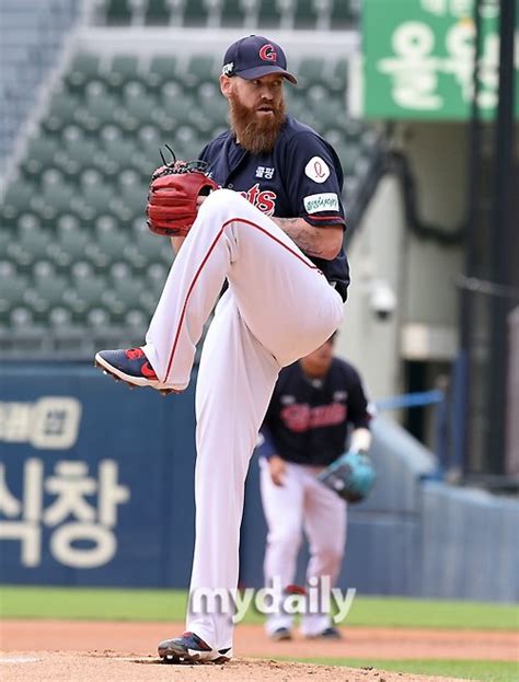 수비 실책타선 지원 無 스트레일리 6이닝 1자책에도 패전위기 Md라이브 네이트 스포츠