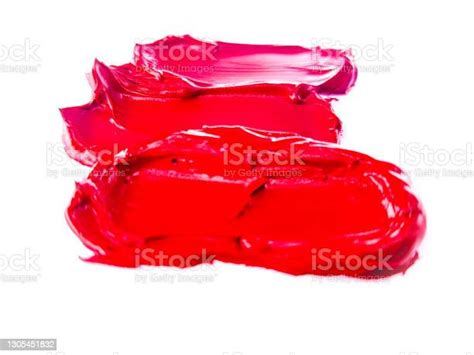흰색 여성의 입술 사랑 배경 화장품 구성 메이크업 구성 립스틱 브러시 스트로크에 빨간 립스틱 얼룩 얼룩 0명에 대한 스톡 사진 및 기타 이미지 Istock
