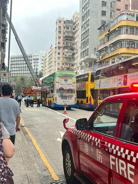 油麻地鬧市冷氣機搖搖欲墜 消防架雲梯移除 警方封路3小時始解封 新冠疫情專頁