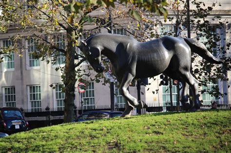 Конная статуя в Лондоне