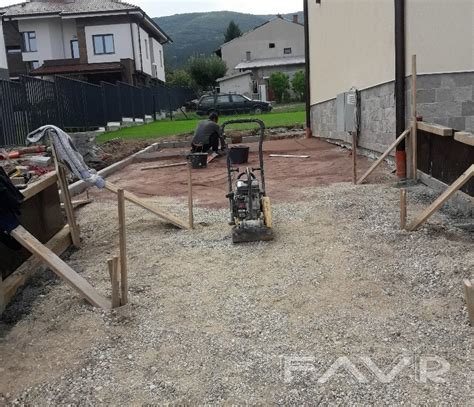 Редене на тротоарни плочки бордюри павета Favr