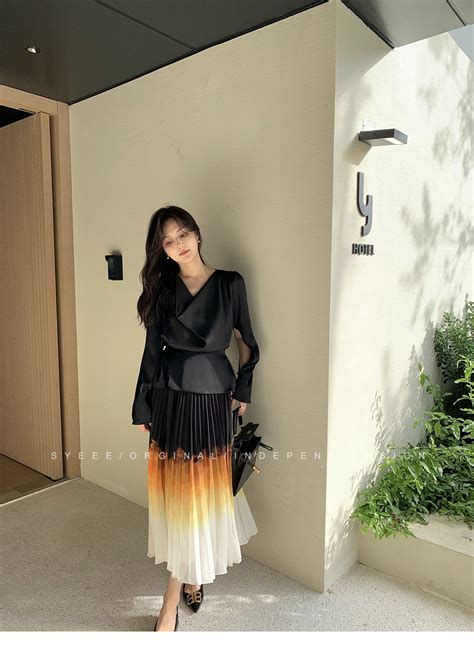 무이니크 2color 드레이프넥 소매트임 허리 스트랩 블라우스