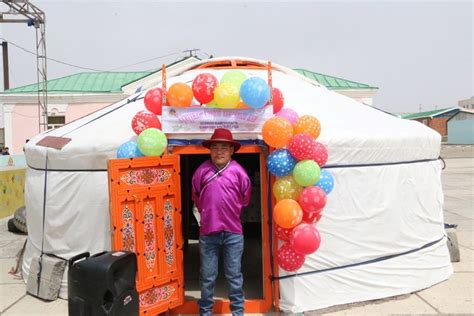 Сэврэй хөгжил төрийн бус байгууллага хөгжлийн бэрхшээлтэй нэг иргэнийг орон гэртэй болголоо