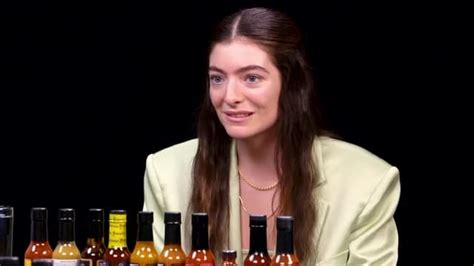 Watch Hot Ones S15e10 Lorde Drops The Mic While Eating Spicy Wings