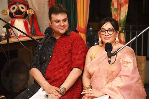 Durga Puja Watch Sujoy Prasad Chatterjee Perform At Utalika Mukundapur Telegraph India