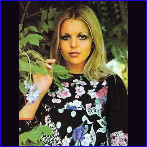 Magic Mac Pin Up Sally Thomsett