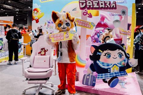 “大神x蛋仔派对”线下展落幕，草莓熊电竞椅空降现场 安德斯特
