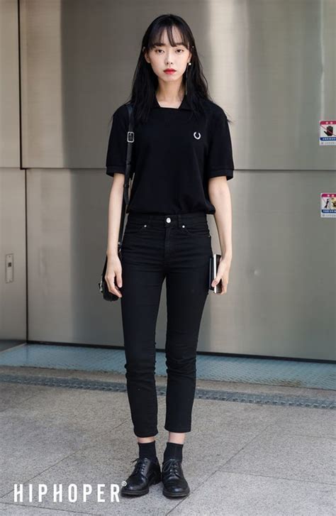 รวมไอเดียแต่ง Black Top เน้นเสื้อผ้าโทนสีดำ ลุคเท่ๆ สไตล์สตรีทแฟชั่น