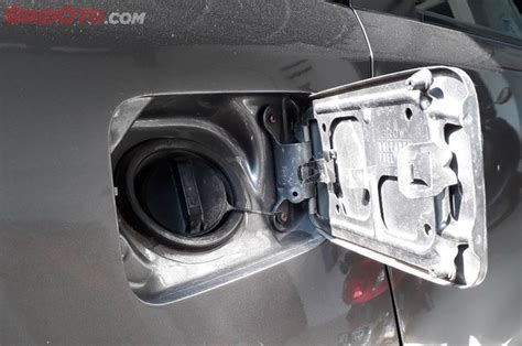 Bikin Penasaran Ternyata Ini Alasan Posisi Tangki Bbm Mobil Ada Di Sisi Kiri Dan Kanan Gridoto