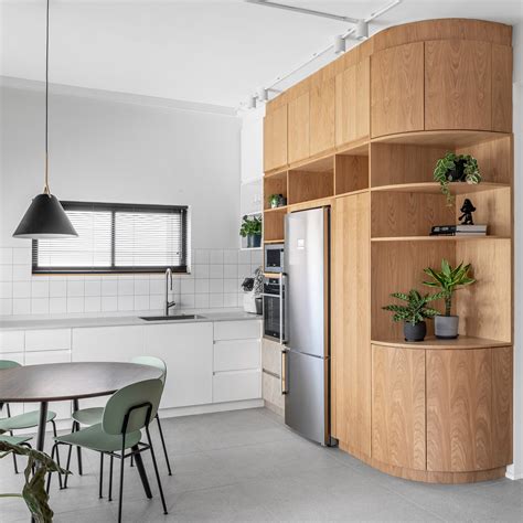 Rust Architects Divides Tel Aviv Apartment Into Halves
