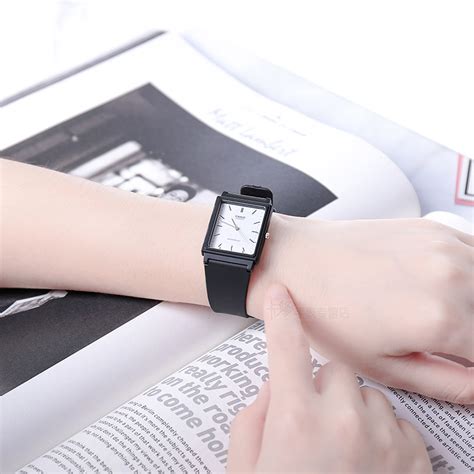 手表女卡西欧网红小黑表学生casio小方表日本复古石英表时尚防水虎窝淘