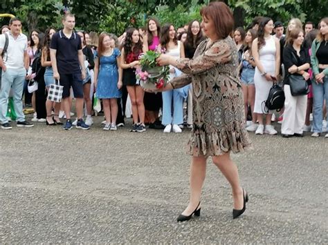 Езиковата гимназия в Търново откри учебната година с новина за цялостен