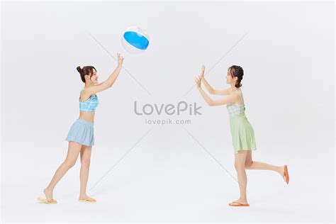 Summer Swimsuit Girlfriends Play With Vignettes Picture And Hd Photos