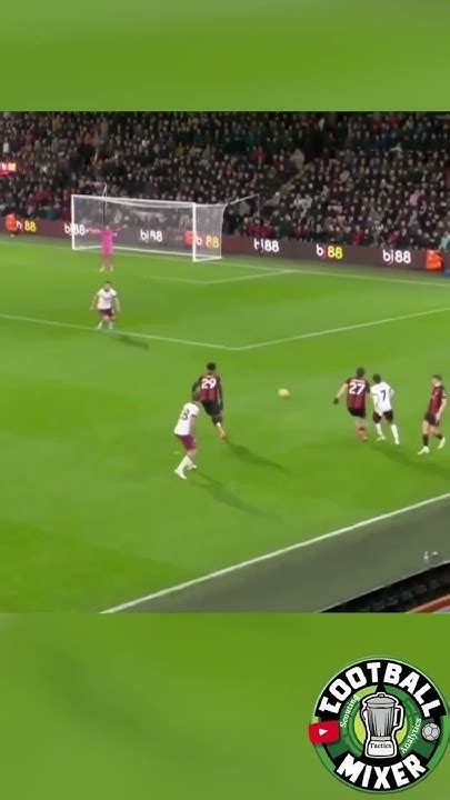 Як Забарний грає у захисті Найкращий гравець збірної України забарний футбол футболукраїни