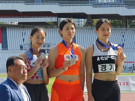 여자장대높이뛰기 메달리스트 연합뉴스