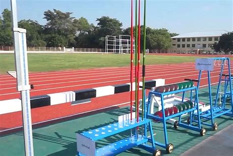 မကွေးတိုင်းဒေသကြီး အားကစားကွင်း၌ မီတာ ၄၀၀ ပြေးလမ်းပါ ဘောလုံးကွင်း Synthetic ခင်းခြင်း လုပ်ငန်း