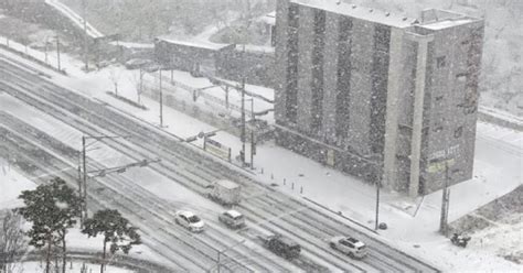 폭설·강풍에 곳곳 하늘·바닷길 막혀빙판길 교통사고도 잇따라