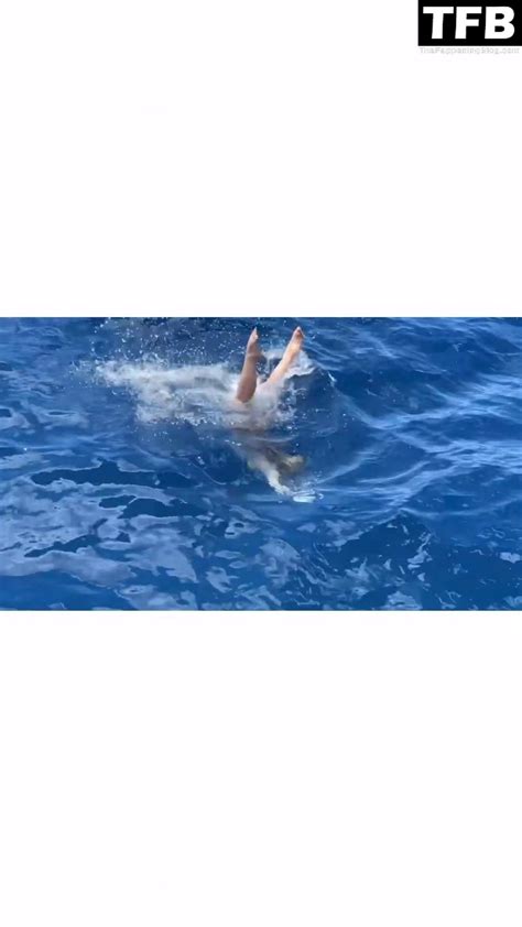 Britney Spears Flashes Her Nude Tits And Sexy Butt Pics Video