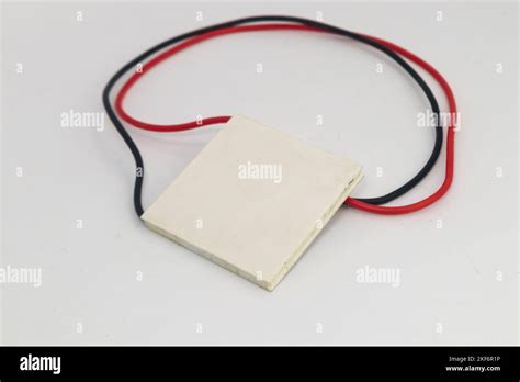top view of the peltier temperature sensor with circular red and black